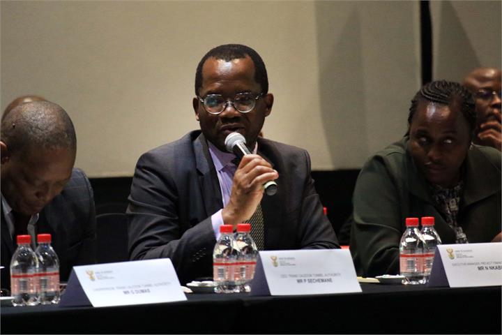 Minister Senzo Mchunu and Deputy David Mahlobo in KZN